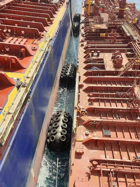 Rubber Yokohama Type Pneumatic Boat Fender Boat Berthing